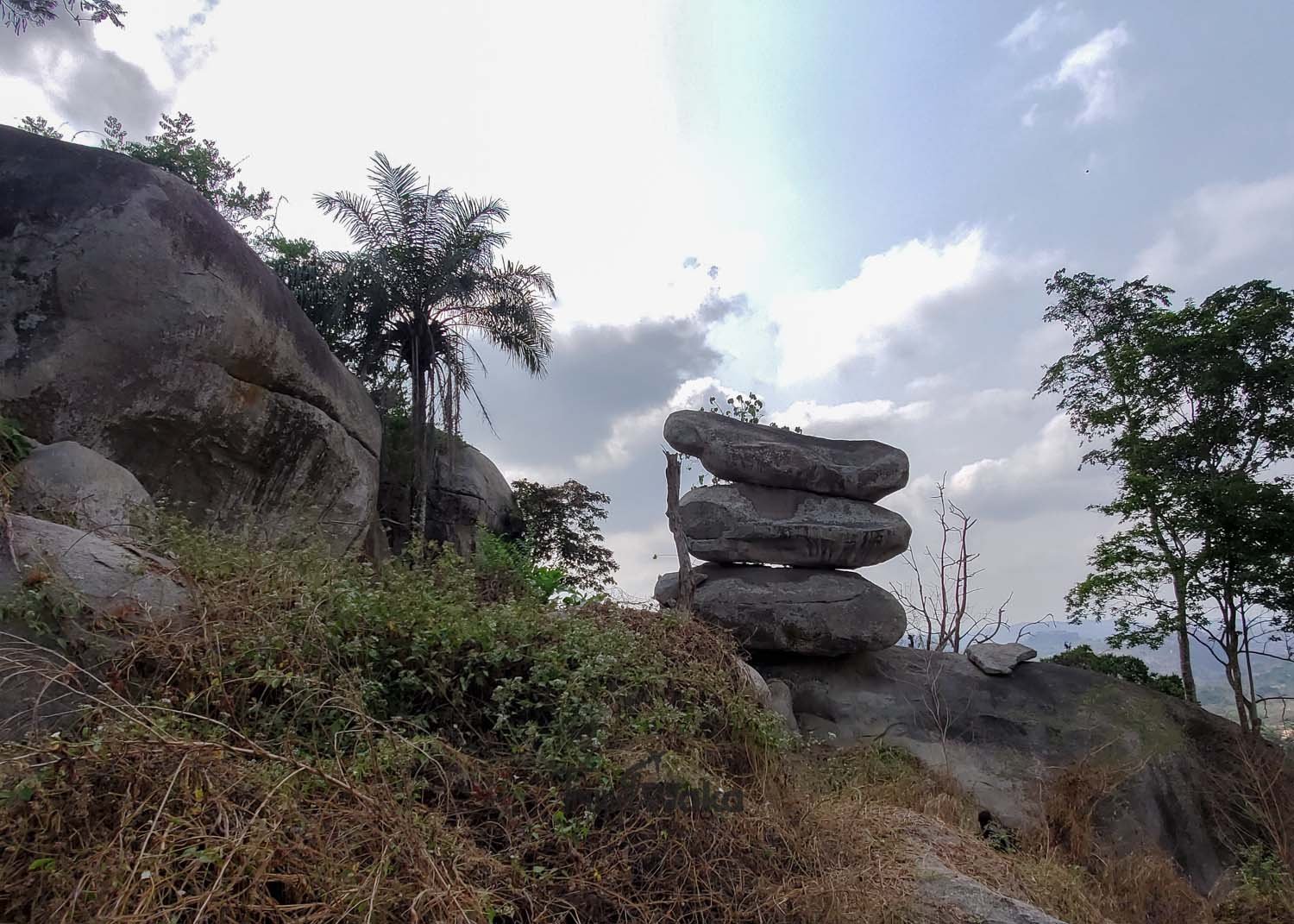 Idere Hills - Beautiful and Historical Mountain in Oyo State - TravelWaka
